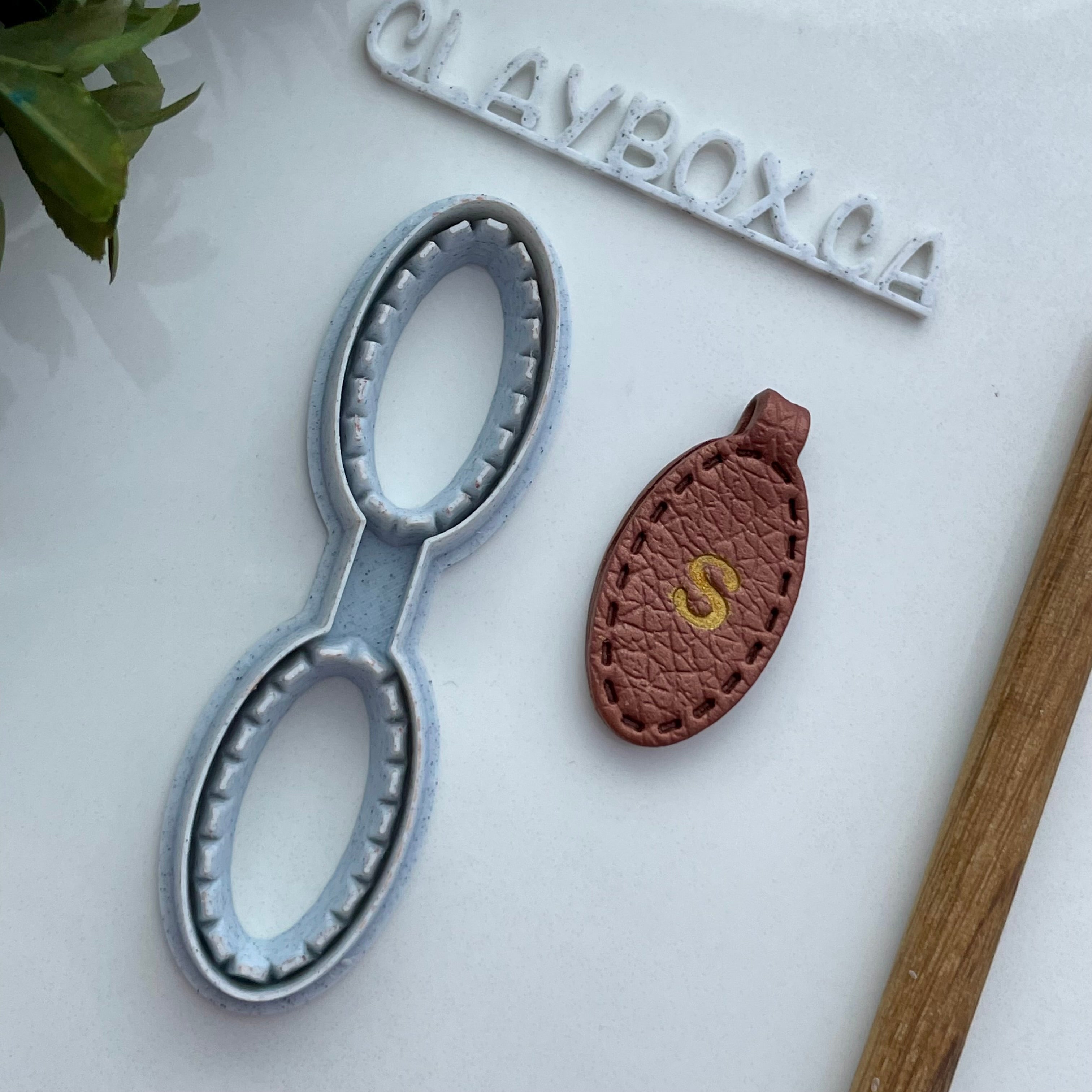 Folded tag cutter – Clay Box Supplies